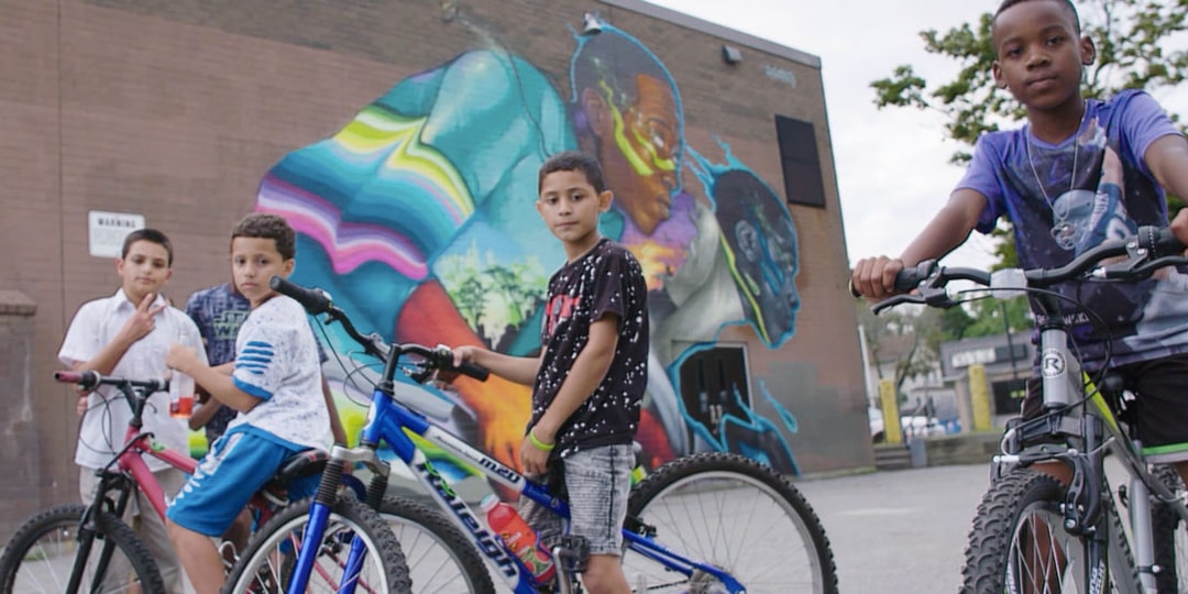 Sydney James & Max Sansing "Here to Stay" Video | Hypeart