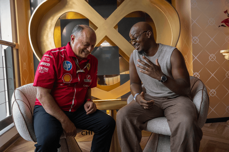 舉杯致敬閃電維修 — Chivas Regal 向 F1 Scuderia Ferrari HP 幕後英雄致意 | Hypebeast