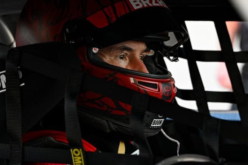 Keanu Reeves 生涯首次出战职业赛车比赛 Toyota GR Cup | Hypebeast