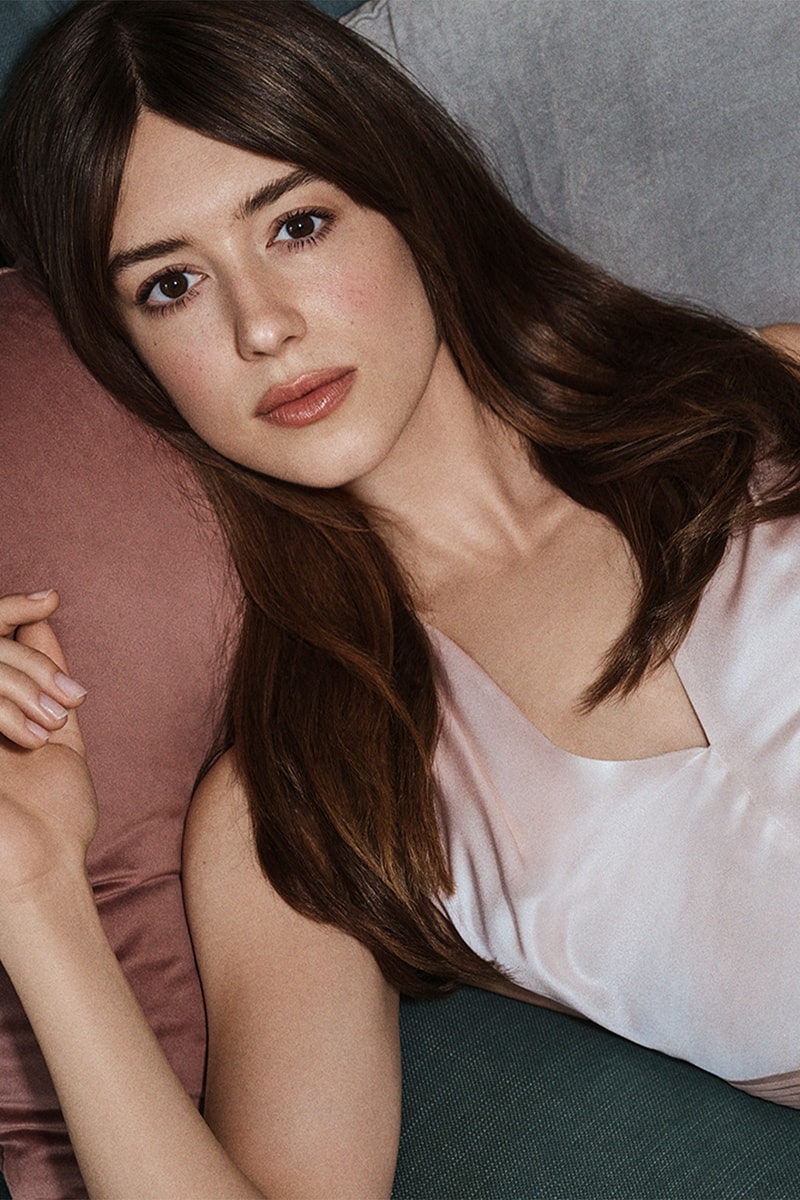 Daisy Edgar-Jones Teams up With Estée Lauder | Hypebae