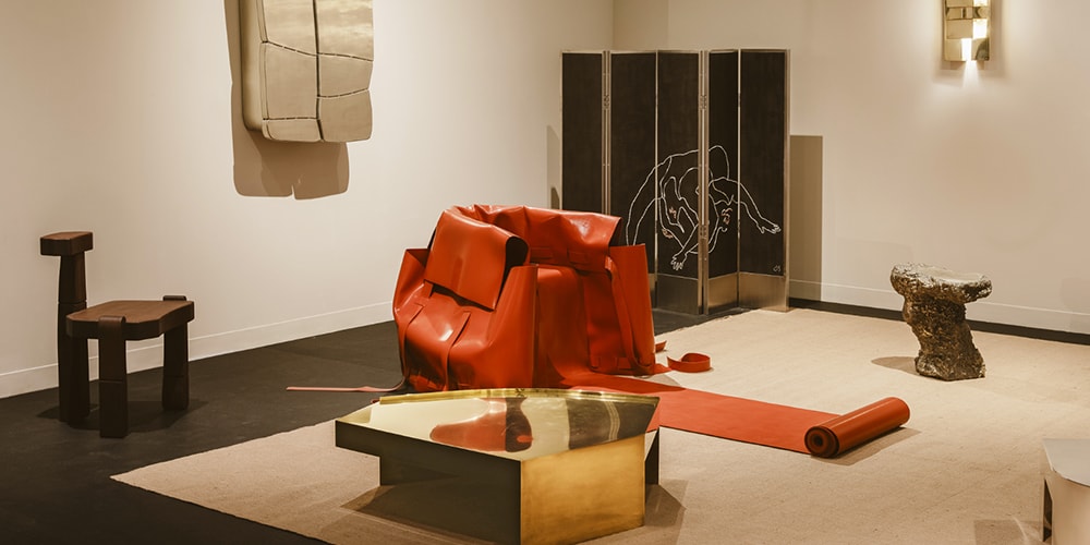 Flap Chair da Chamar para æquō Design Miami 2025 | Hypebeast