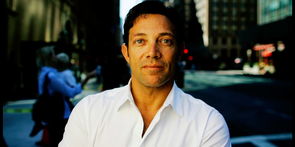 Paramount+ anuncia série documental de Jordan Belfort, The Real Wolf of ...