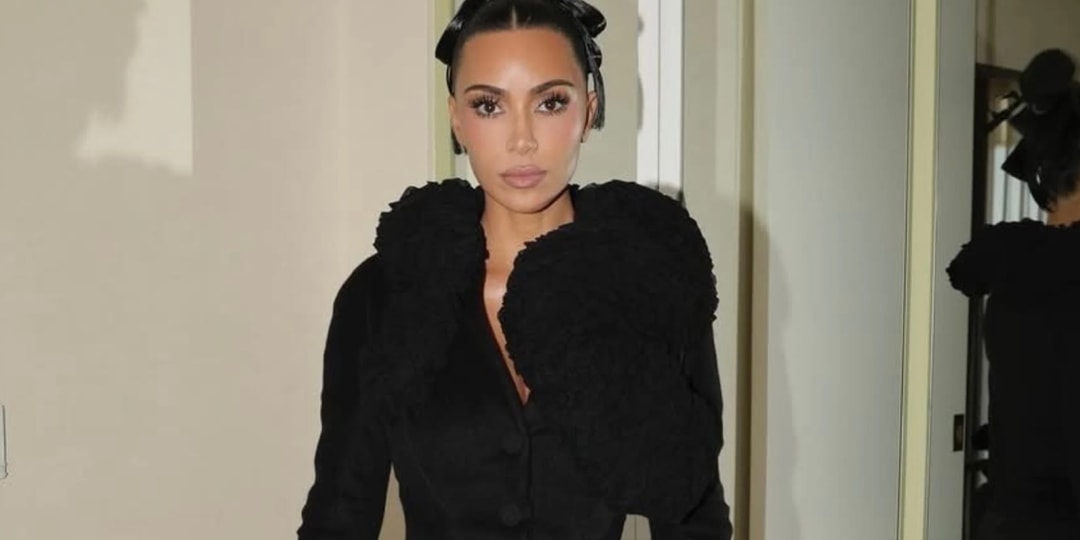 Conjunto de acervo 1995 de John Galliano usado por Kim Kardashian bate ...