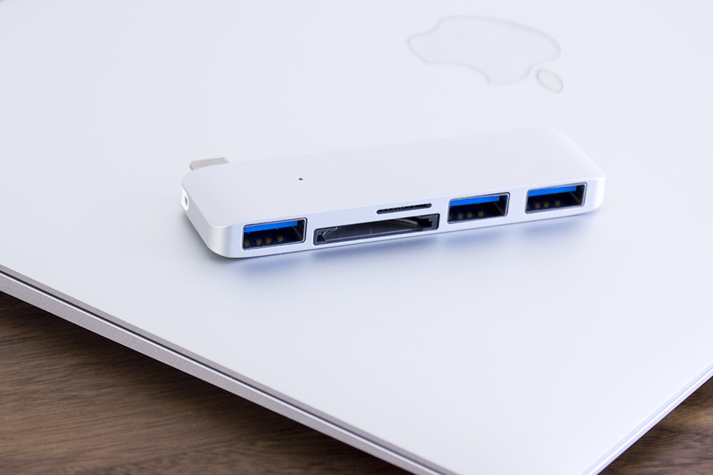 Satechi 最新 Macbook USB Combo Hub 設計 | Hypebeast