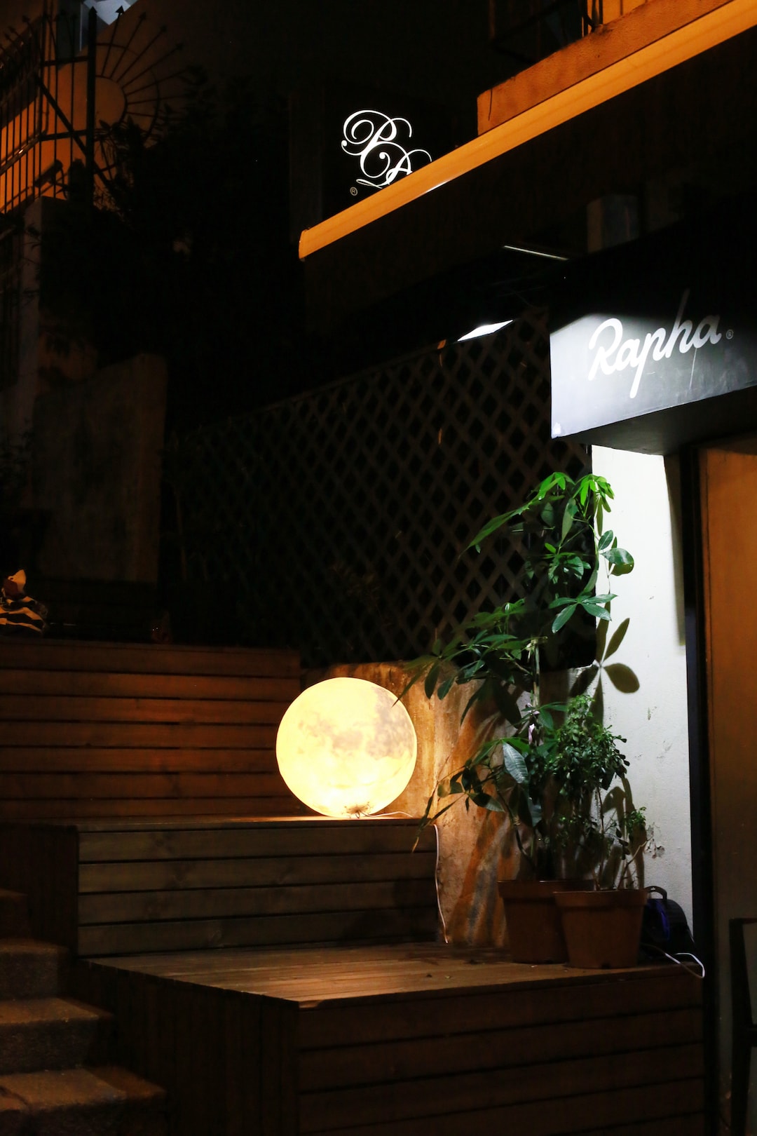 unun X Common Ground「The Better Moon?」期間限定 Café | Hypebeast
