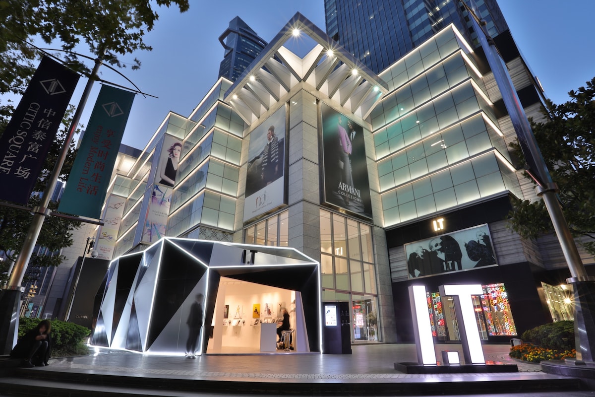 I.T POST issue 20「THE NUMBER 10」 | Hypebeast