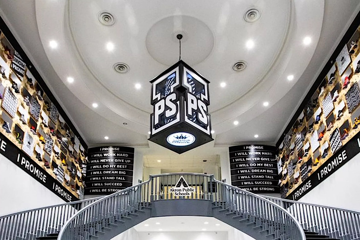 Graduate Together！LeBron James 为全美高中毕业生举办线上毕业典礼 | HYPEBEAST