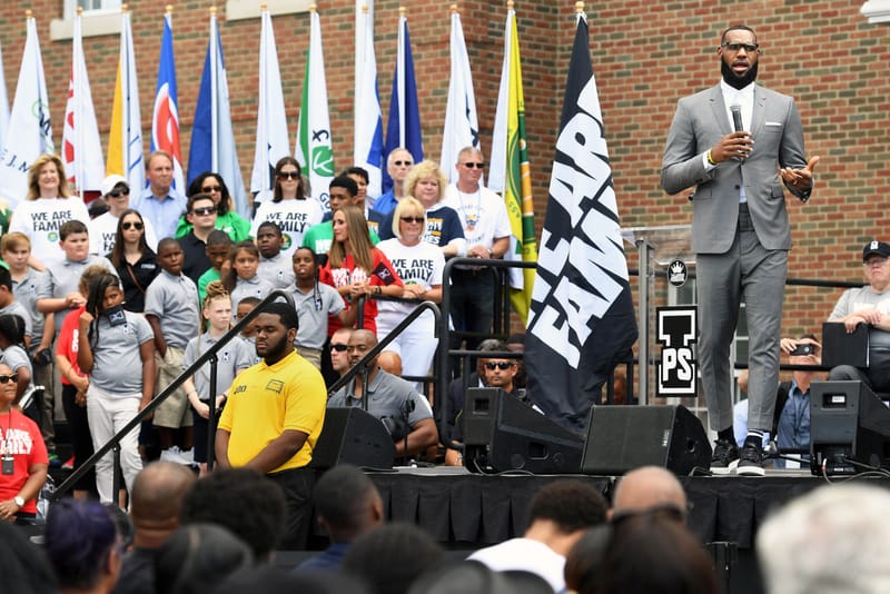 比肩 Michael Jordan，LeBron James 如何让「GOAT」的定义进化？ | Hypebeast