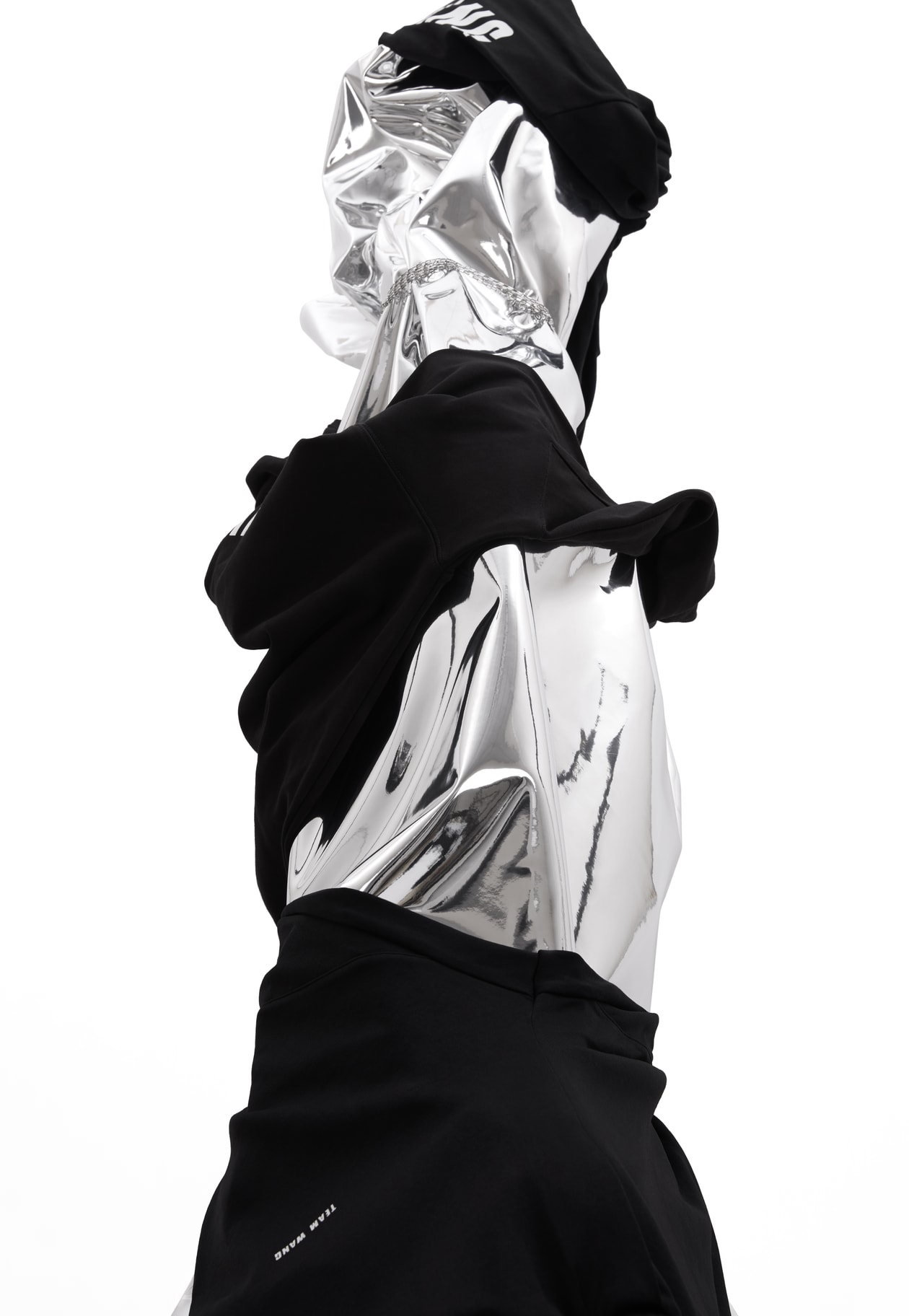 在首个系列正式登场之前，王嘉尔携 TEAM WANG 创始成员与我们剖析品牌故事及创作理念 | Hypebeast