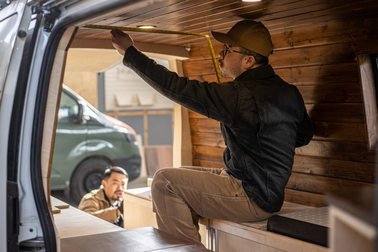 Vanlife 生活方式兴起，如何打造一台真正的 Camper Van？| THROTTLE | Hypebeast