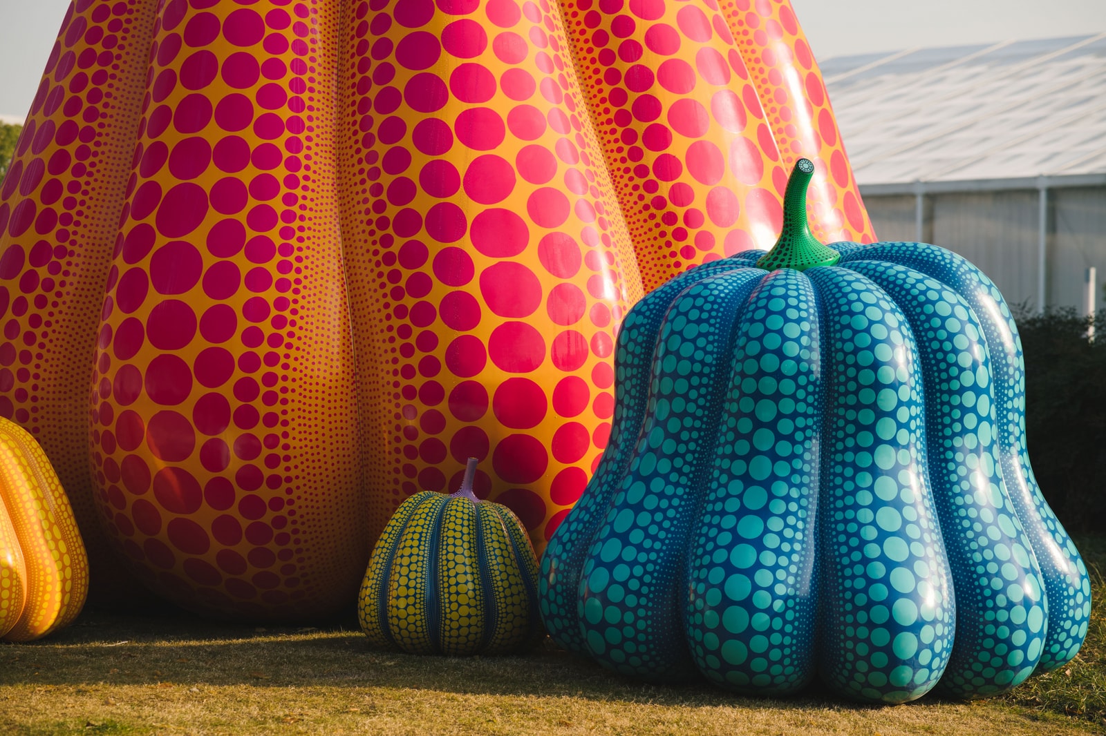 路易威登与草间弥生的再聚首，时尚与艺术如何碰撞无限的可能性 | Hypebeast