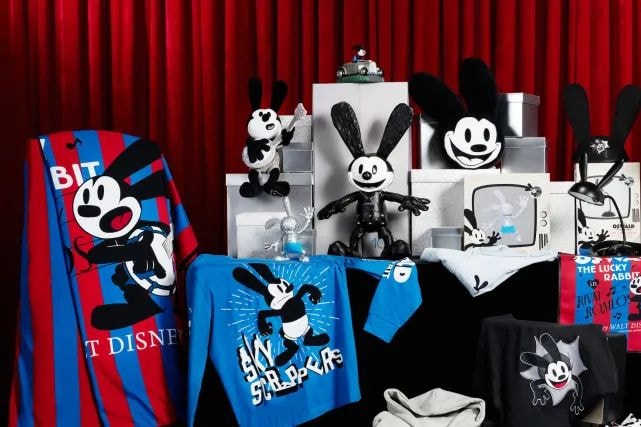 Invite Only: 跟随本土潮流艺术家与收藏家，近赏迪士尼 100 周年系列限定单品 | Hypebeast