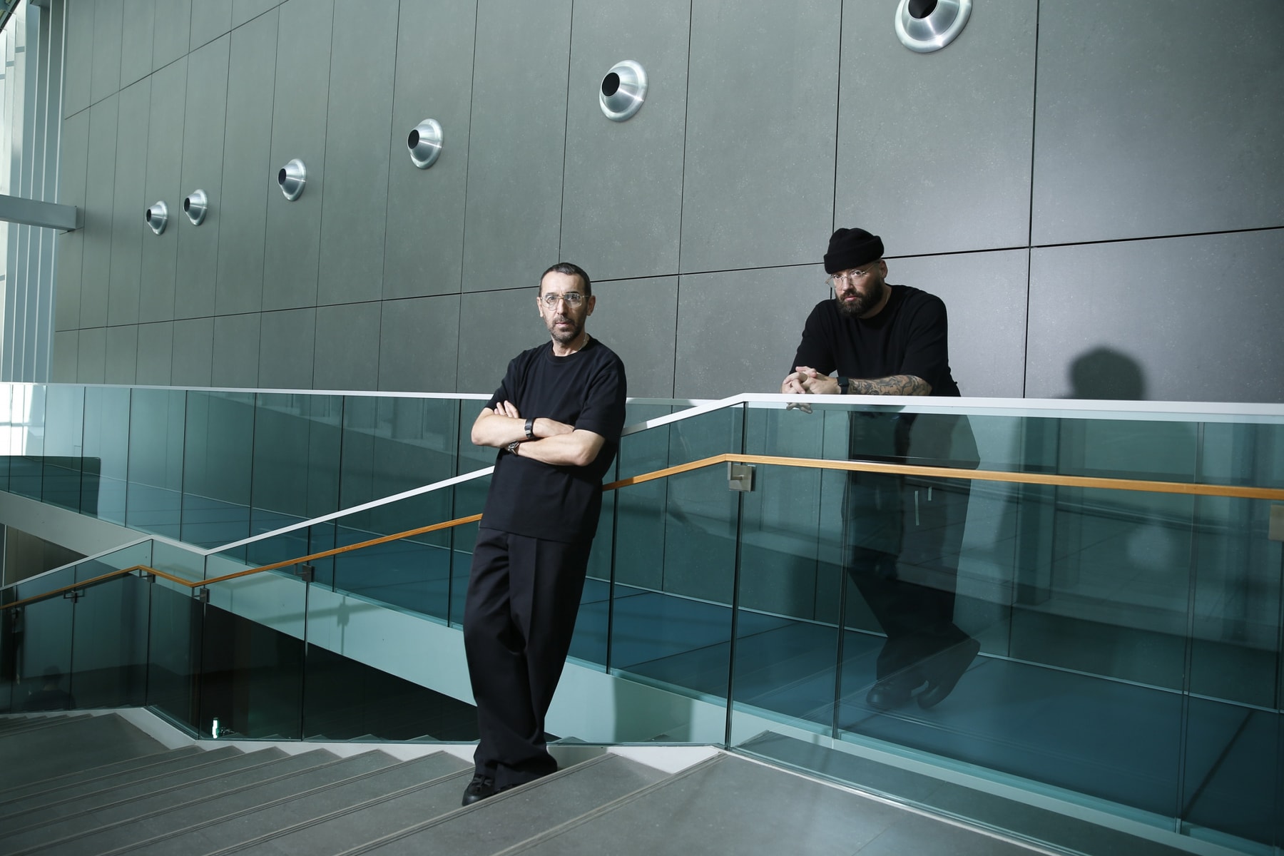 携手 Alessandro Sartori 与 Mr Bailey，揭秘新款 ZEGNA Triple Stitch™ 运动鞋背后的精湛工艺 ...