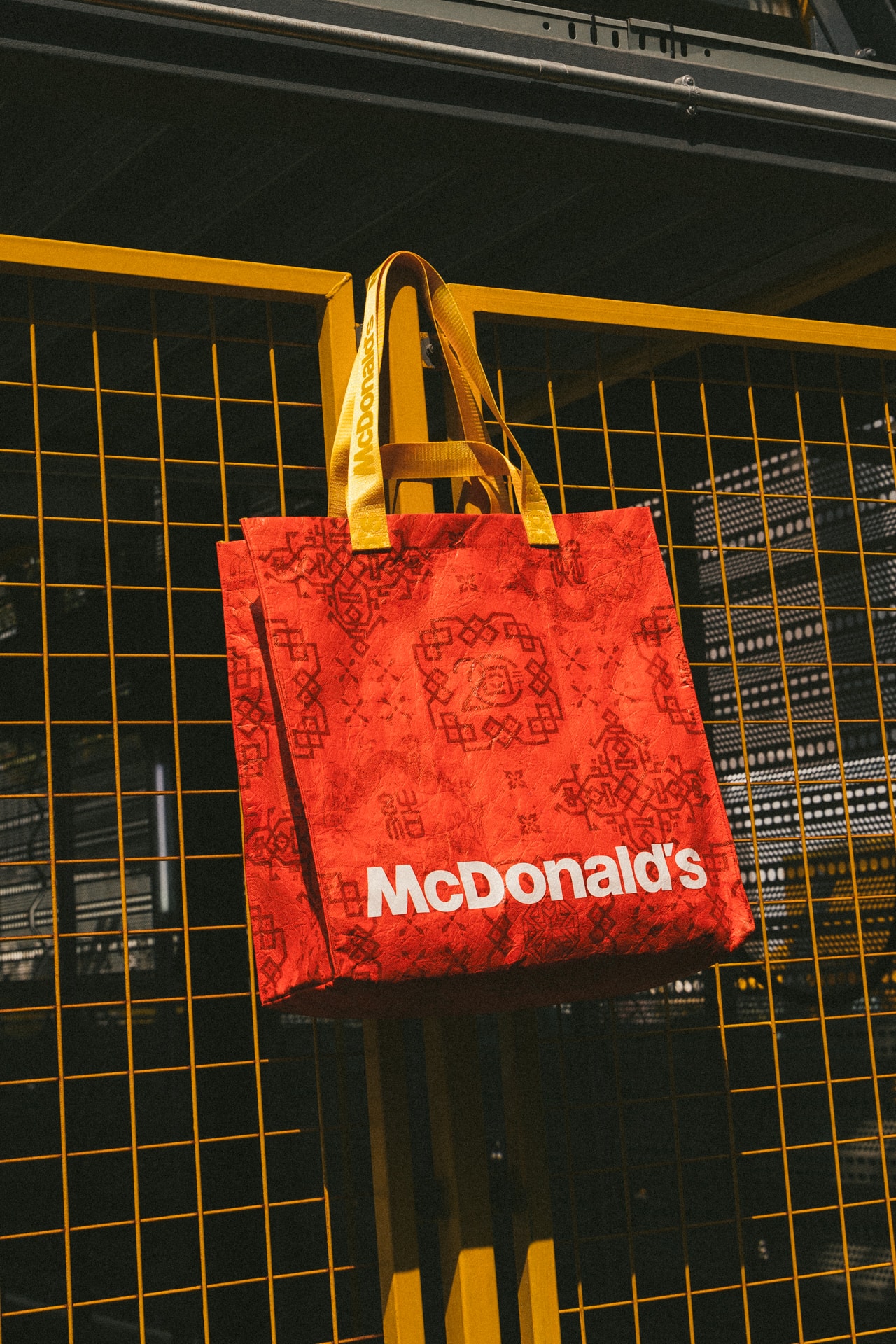 McSpicy 与 CLOT 跨界限定潮辣系列何以掀起一场街头「麦辣流行」？ | Hypebeast