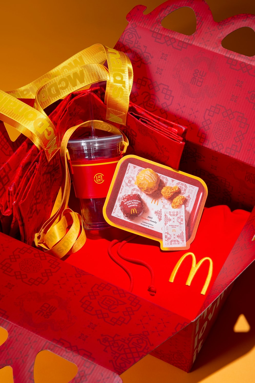 McSpicy 与 CLOT 跨界限定潮辣系列何以掀起一场街头「麦辣流行」？ | Hypebeast