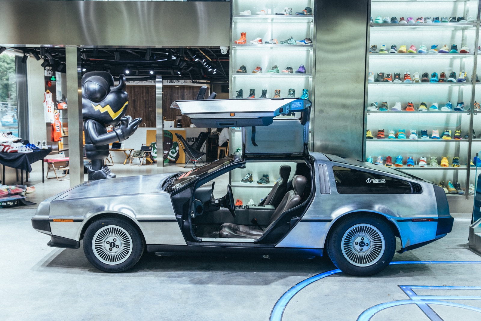 SneakerCon partner Jerry shared LeBron's autograph collection and DMC ...