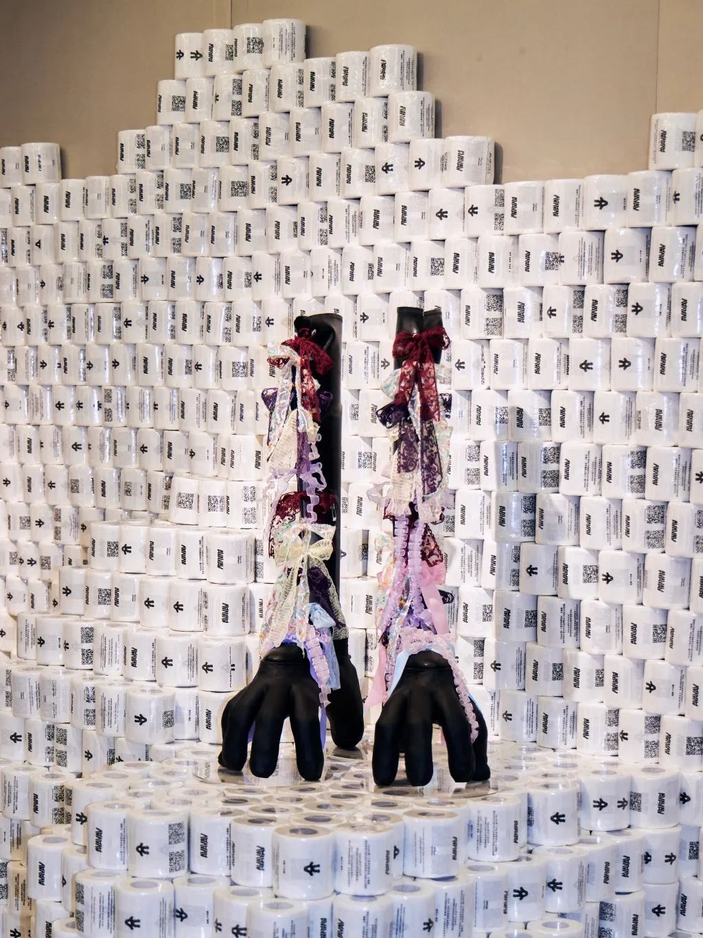 「一摔成名」的 AVAVAV 想要讲述的故事还有很多｜ 专访创意总监 Beate Karlsson | Hypebeast