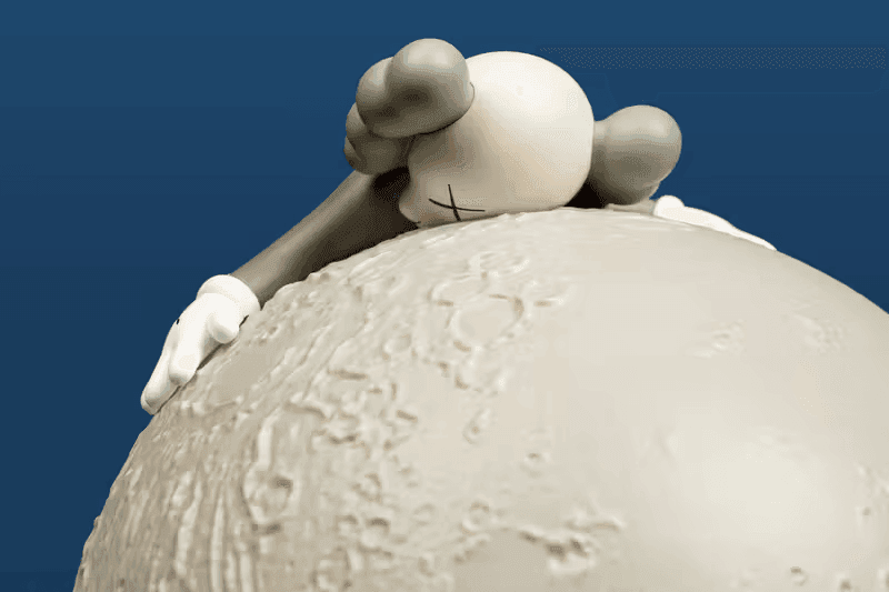 AllRightsReserved 携手 KAWS 推出全新桌灯「BIG MOON」 | Hypebeast
