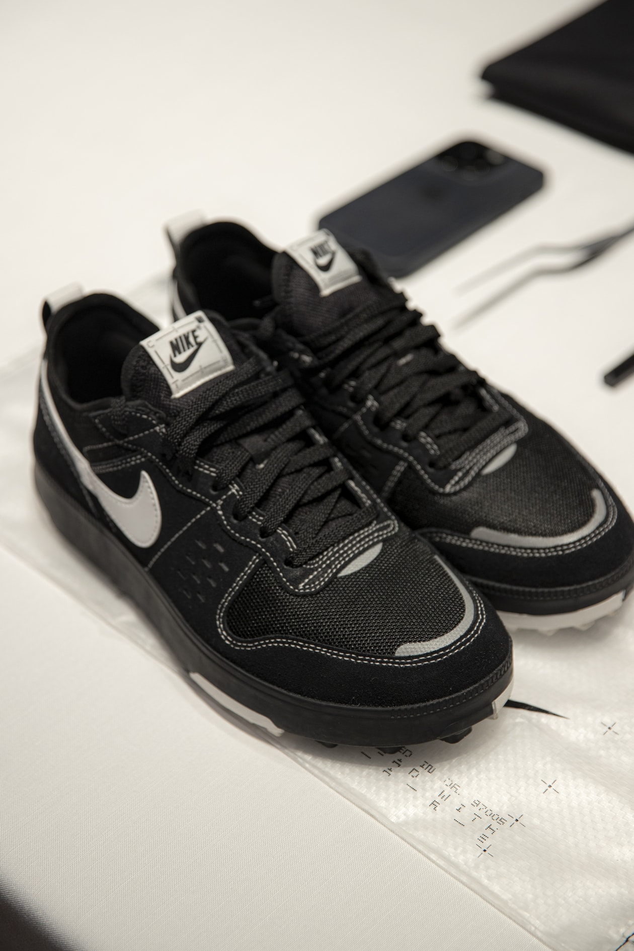 Essentials: 米其林餐厅 LING LONG 主厨 Jason Liu 分享日常必备单品 | Hypebeast