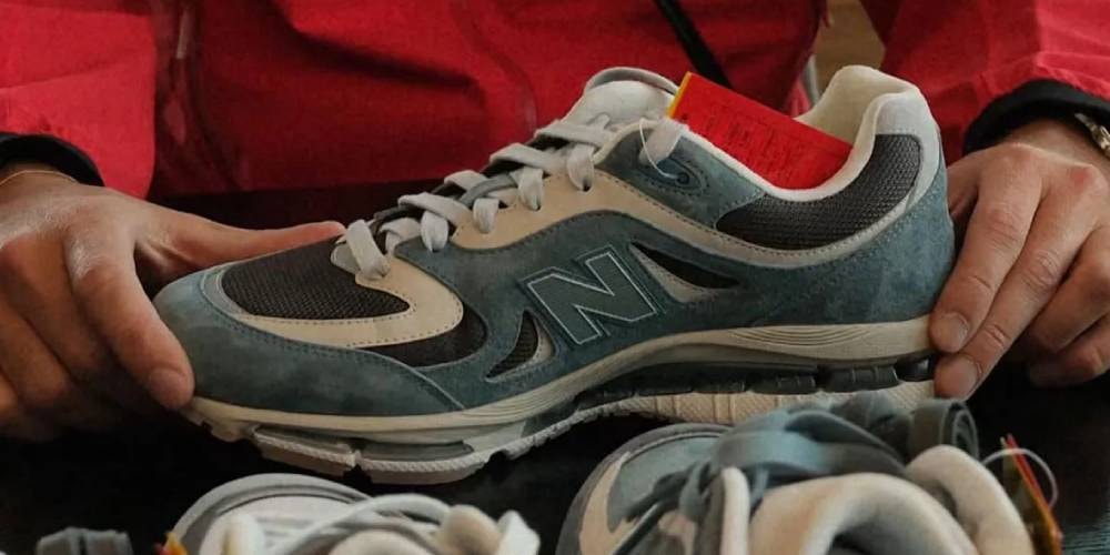 Ronnie Fieg teasert Kith x New Balance Hybrid-Sneaker 2000 2002 | Hypebeast