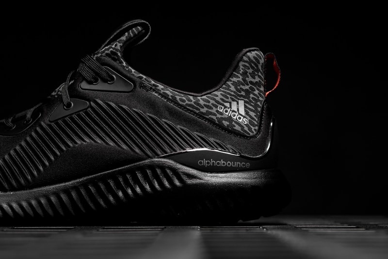 近賞 adidas 最新 AlphaBOUNCE「Core Black」黑魂配色 | Hypebeast
