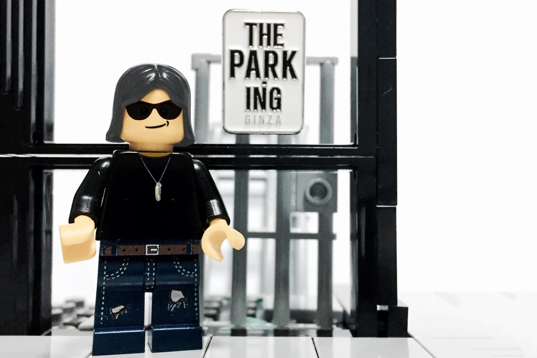 LEGO 狂迷 Adly Syairi Ramly 最新時裝主題人偶 | Hypebeast