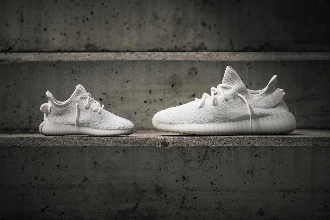 近賞 adidas Originals YEEZY BOOST 350 V2「Cream White」全白配色 | Hypebeast