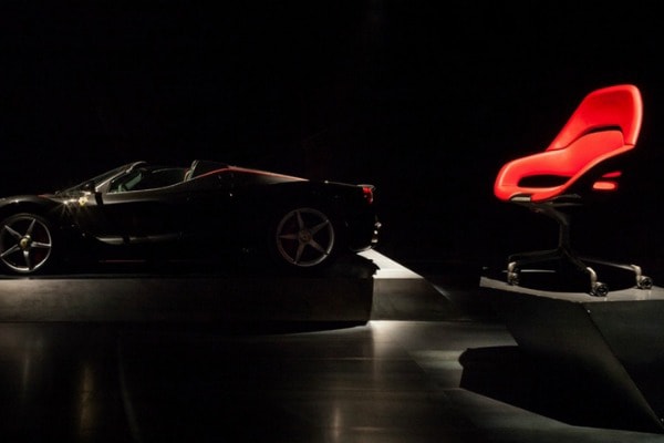 Ferrari 為辦公室帶來跑車座駕式體驗 | Hypebeast