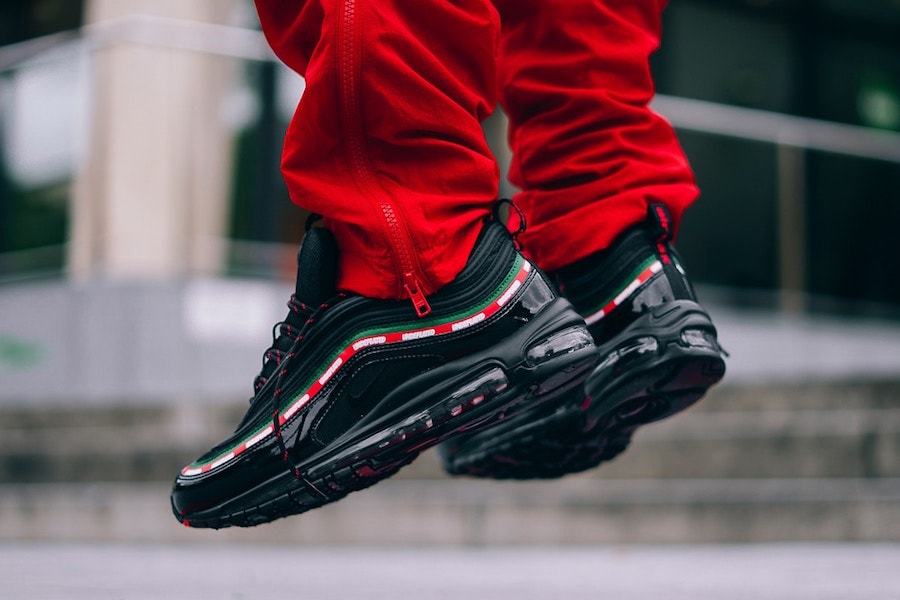 UNDEFEATED x Nike 聯名 Air Max 97 黑色版本上腳一覽 | Hypebeast