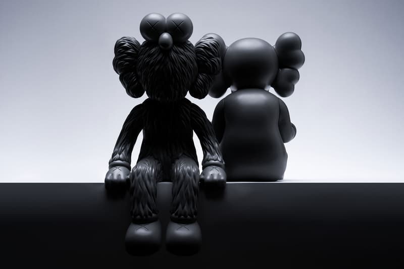 KAWS 全新雕塑「KAWS:SEEING/WATCHING」正式登場 | Hypebeast