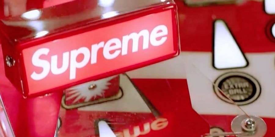 Supreme x Stern Pinball 聯乘彈球機曝光 | Hypebeast