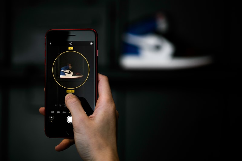 Apple iPhone 8 及 iPhone 8 Plus 紅色特別版全方位實物近賞 | Hypebeast