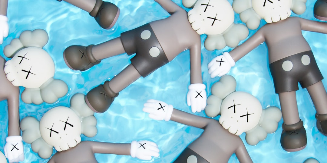 KAWS 全新雕塑展覽「KAWS: HOLIDAY」周邊商品一覽 | Hypebeast