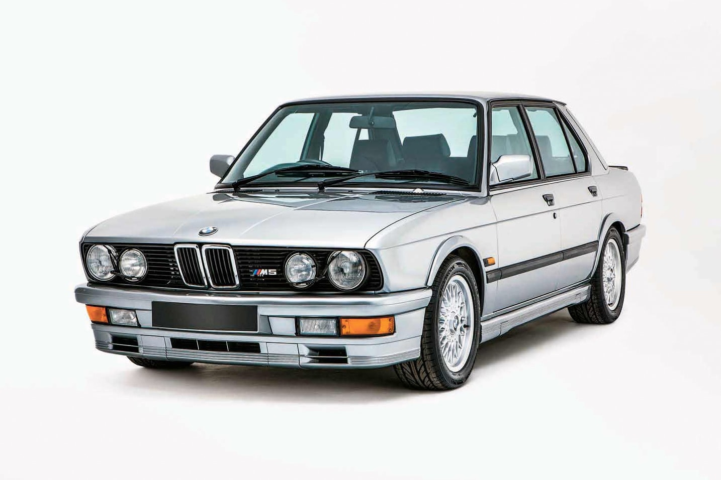 BMW 死忠注目！务必认识 Mission: Impossible 系列新作《叛逆之谜》之经典 BMW M5 E28 | HYPEBEAST