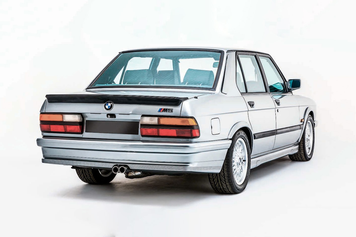 BMW 死忠注目！务必认识 Mission: Impossible 系列新作《叛逆之谜》之经典 BMW M5 E28 | HYPEBEAST