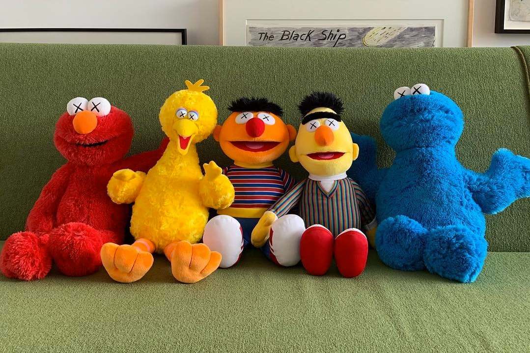 KAWS 一舉公開 UNIQLO x《Sesame Street》毛絨公仔系列 | Hypebeast