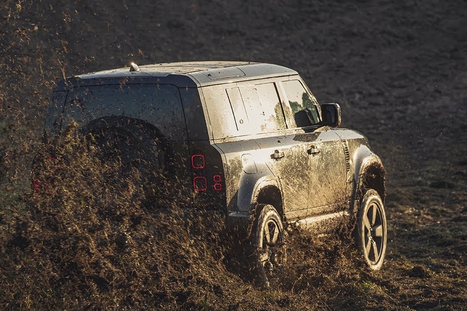 Land Rover 發佈短片揭示全新《007》電影內之新版 Defender | Hypebeast