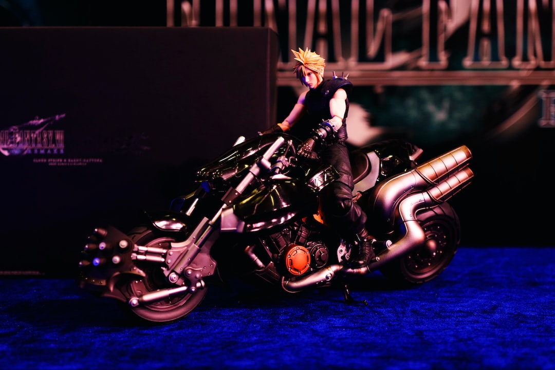 近賞 PlayStation®4《Final Fantasy VII Remake》Play Arts KAI 可動玩偶 | Hypebeast