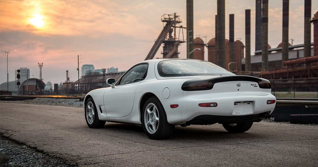 JDM 四天王 − 1994 年樣式 Mazda Rx-7 展開拍賣 | Hypebeast