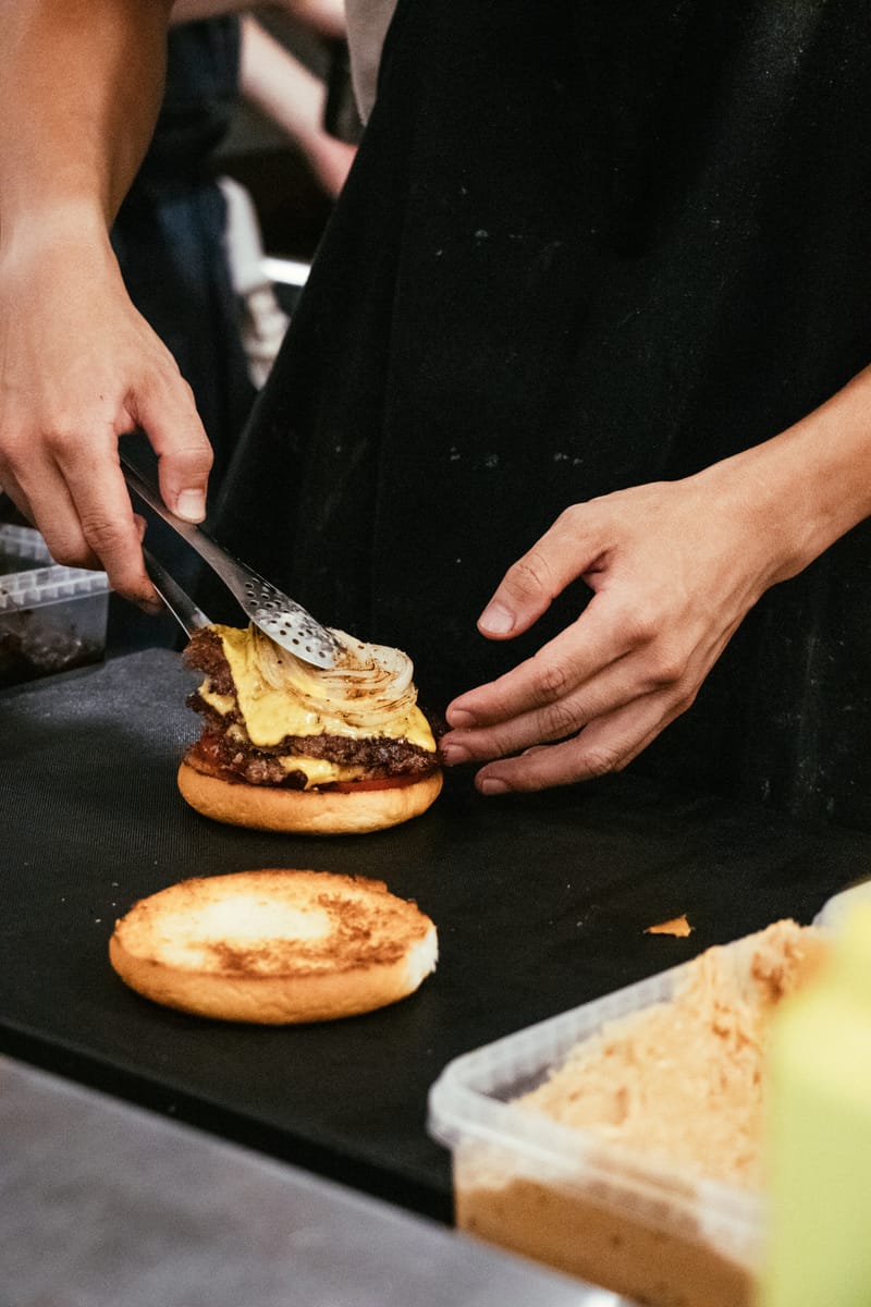 在「灶脚」开的演唱会：《Cook the Vibe 颜社煮场秀》｜HYPEBEAST Eats | Hypebeast