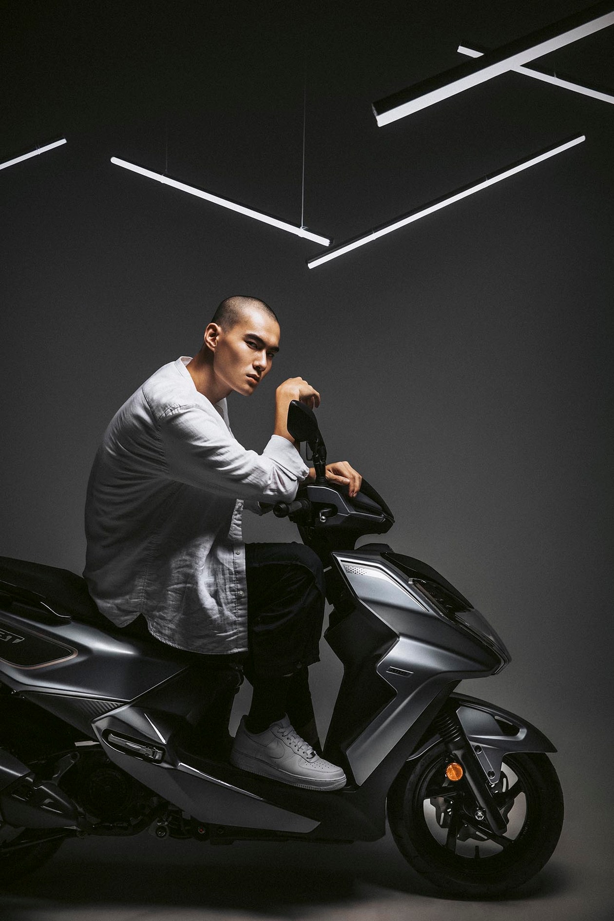 光影下之鳳凰輝映 SYM FNX 彰顯你的氣宇非凡 | Hypebeast