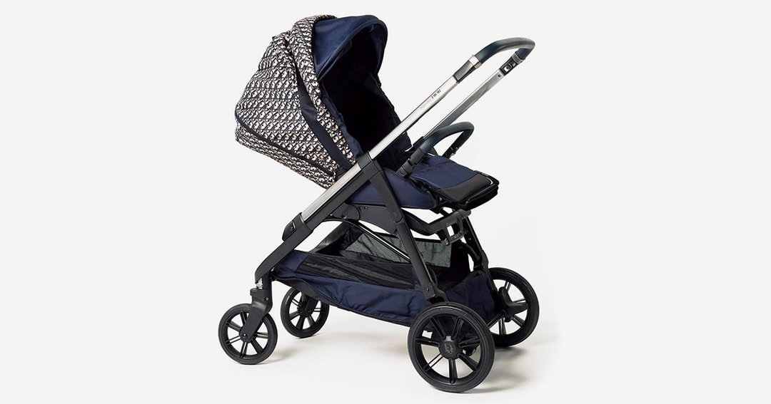 Dior 首款經典 Oblique 印花圖樣嬰兒推車正式發佈 | Hypebeast