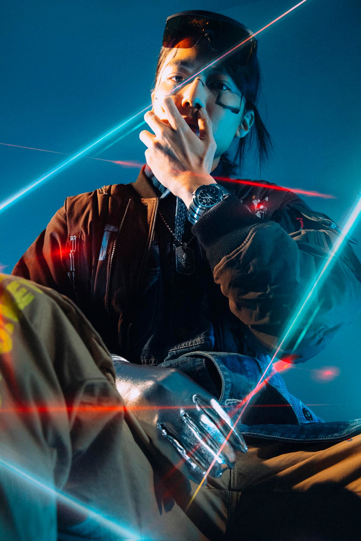 經典設計蛻變而成的金屬未來 G-SHOCK AWM-500 | Hypebeast