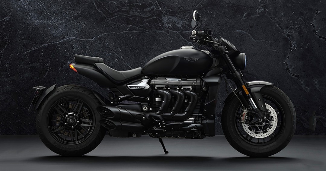 Triumph 正式發表全新 Rocket 3 R、Rocket 3 GT 別注黑魂車型 | Hypebeast