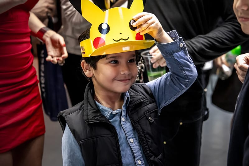觀賞 HYPEBEAST x Pokémon TCG 25 週年 BELOWGROUND 限定快閃店開幕盛況 | Hypebeast