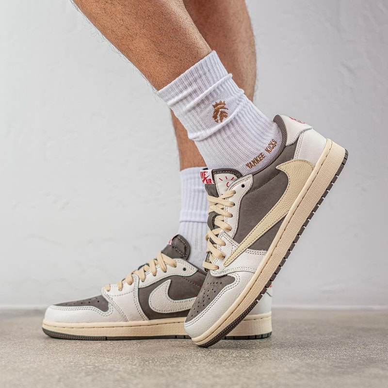 Travis Scott x Air Jordan 1 Low 最新聯乘配色「Reverse Mocha」上腳圖輯 | Hypebeast