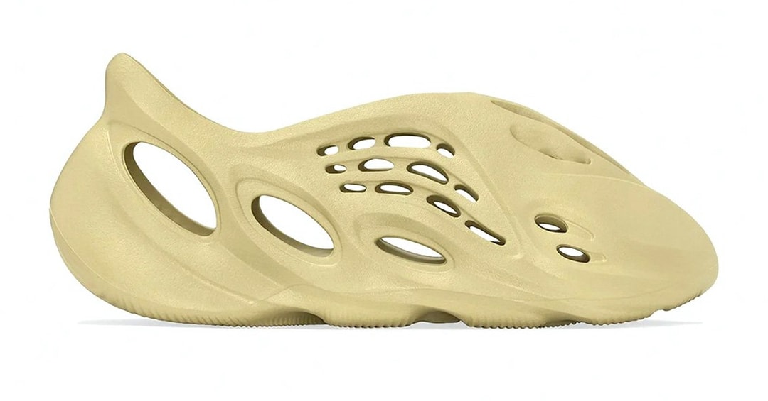 adidas YEEZY Foam Runner 最新配色「Sulfur」官方圖輯、發售情報公開 | Hypebeast