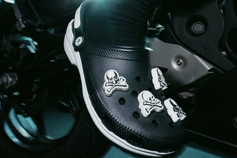 Mastermind Japan 攜手 Crocs 推出全新 Clogs 聯名鞋款 | Hypebeast