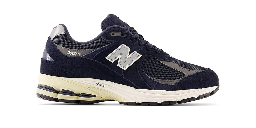 New Balance 2002R 最新配色「Eclipse/Castlerock」正式登場 | Hypebeast