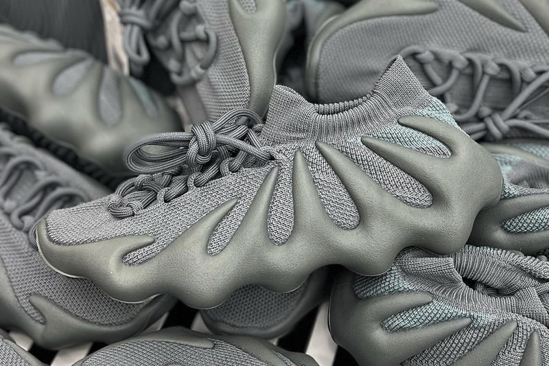 adidas YEEZY 450 最新配色「Stone Teal」率先曝光 | Hypebeast